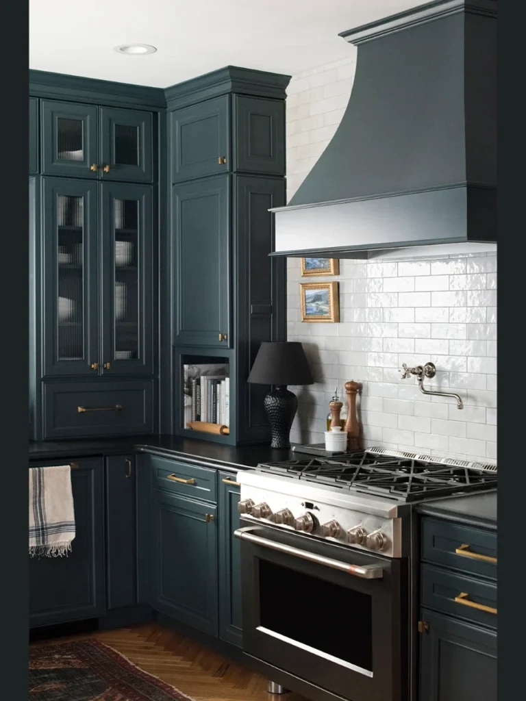 25 Best Dark and Moody Kitchen Inspiration Ideas For Homes